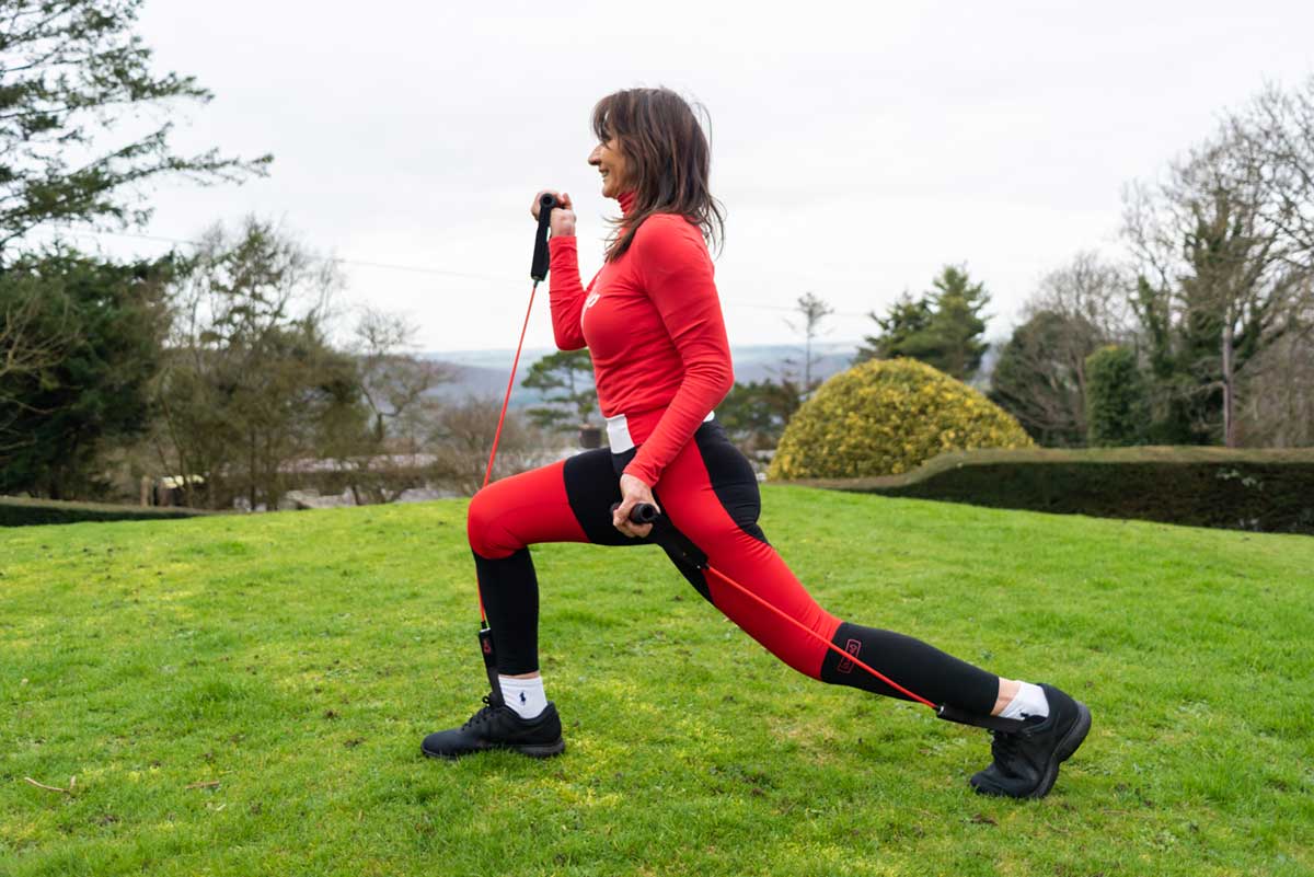 Walking Split Lunges with Bicep Curl – Instepp